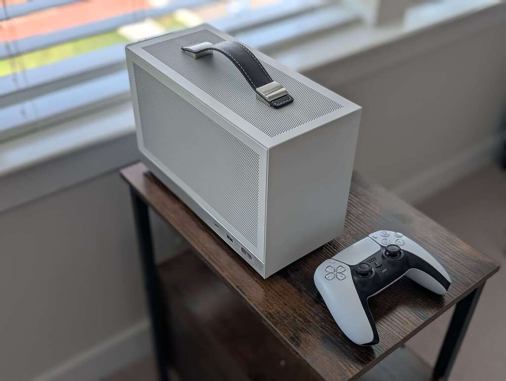 Tiny White Mini ITX PC (8.1L) - KXRORS S300 - Full size GPU - PC ...
